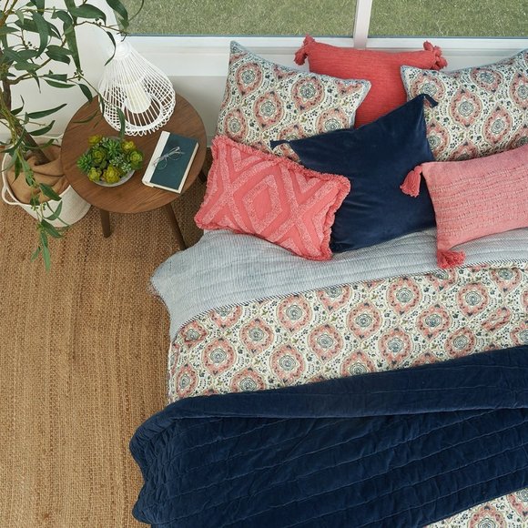 C & F Home | Bedding | Carol Frank Freddie Hibiscus Queen Quilt | Poshmark
